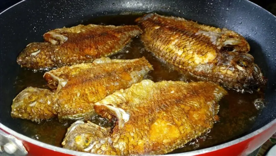 Don't Put Fish Directly into the Pan When Frying