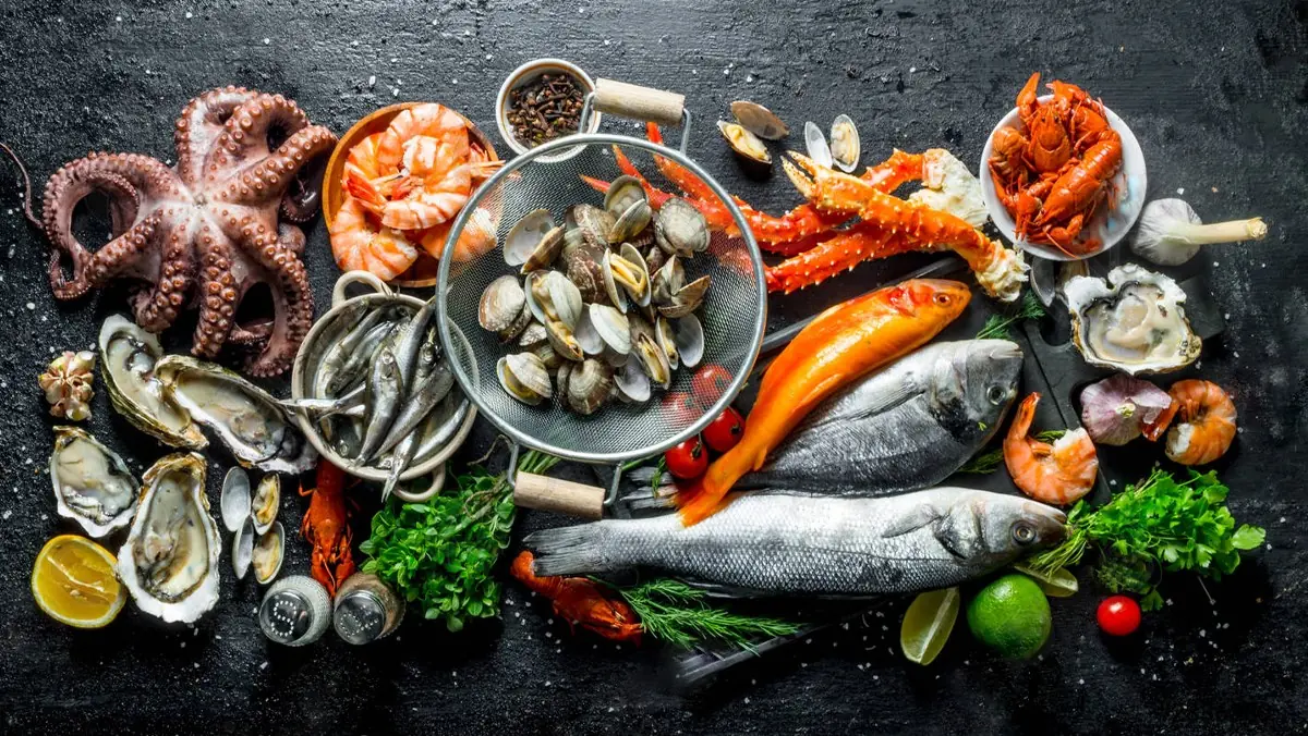Hidden Dangers of Microplastic-Contaminated Seafood
