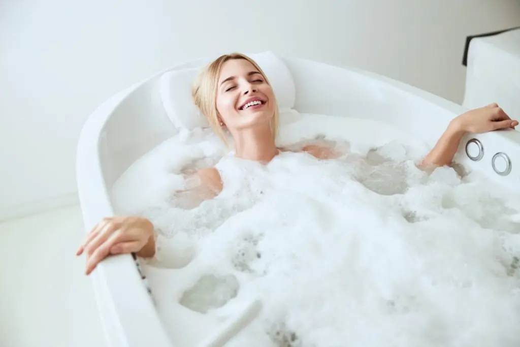 The Difference Between Daily and Weekly Bathing: Who Is Healthier?